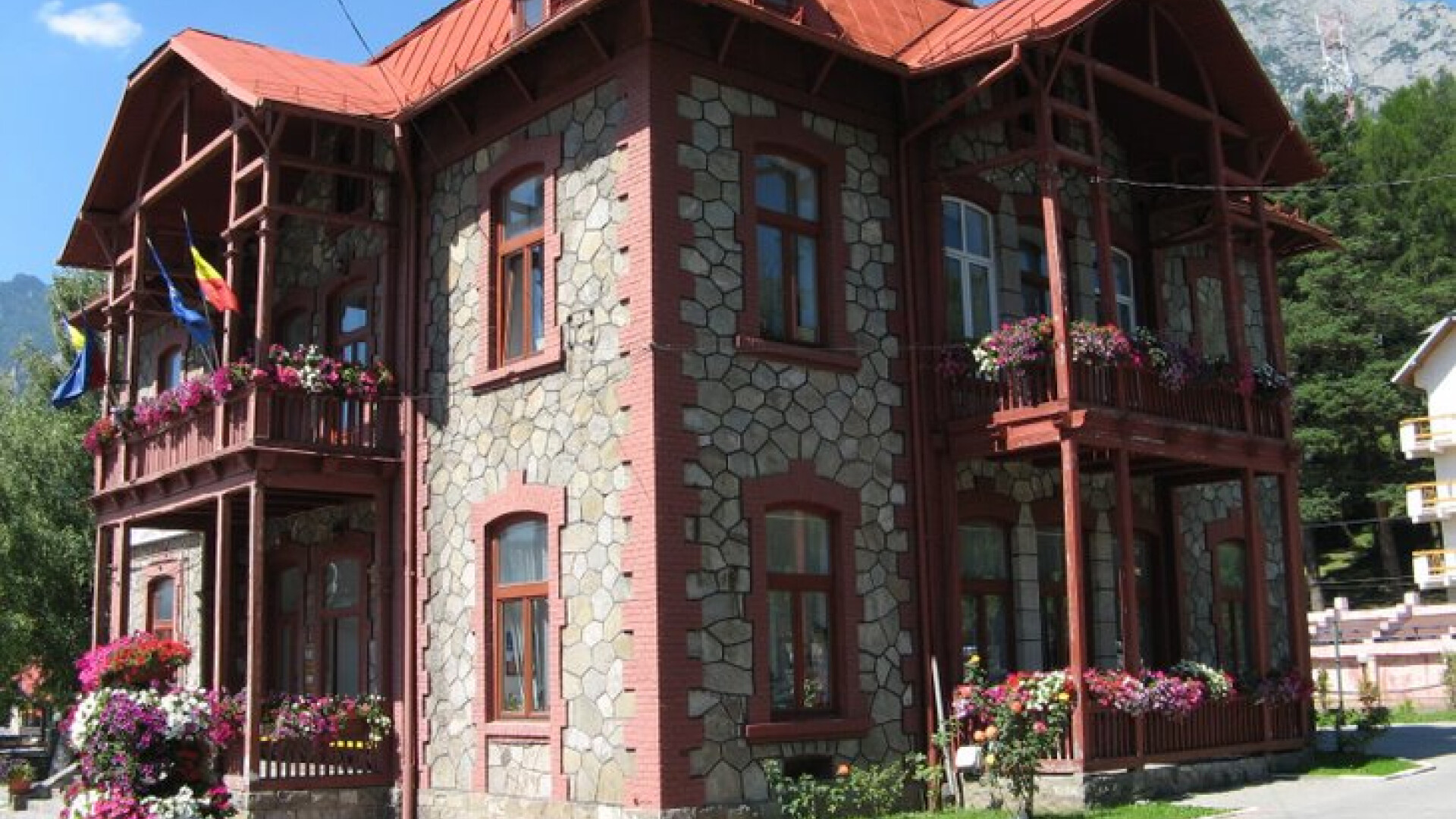 Primaria din Busteni, la 100 de ani! - Știrile ProTV