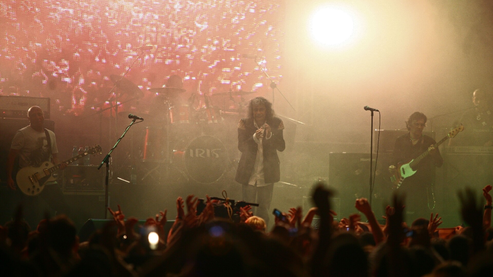 Iris, concert incendiar la Craiova! - Știrile ProTV