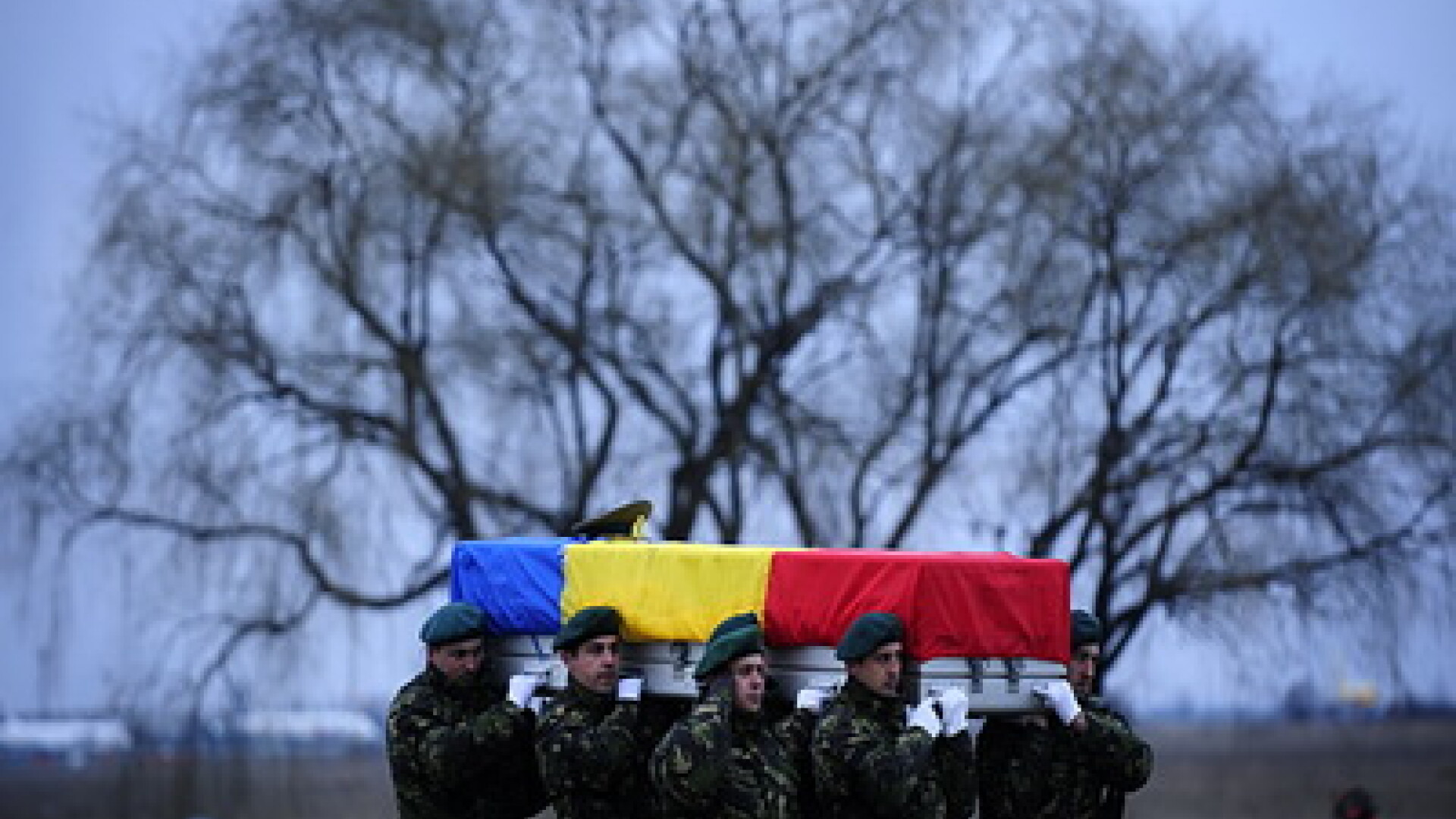 Cazuti in lupta altora. Soldatii romani morti in Afganistan, repatriati ...