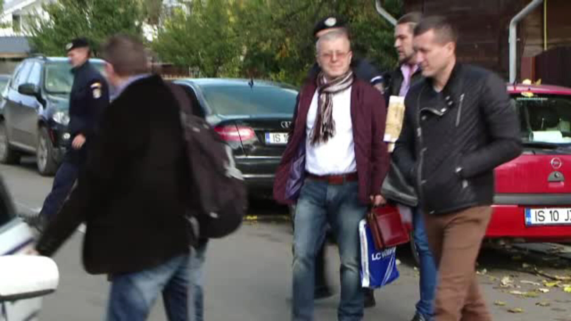 Judecator retinut pentru ca si-ar fi facut iubita bancher si ar fi vrut sa-i santajeze sotul. Ce ...