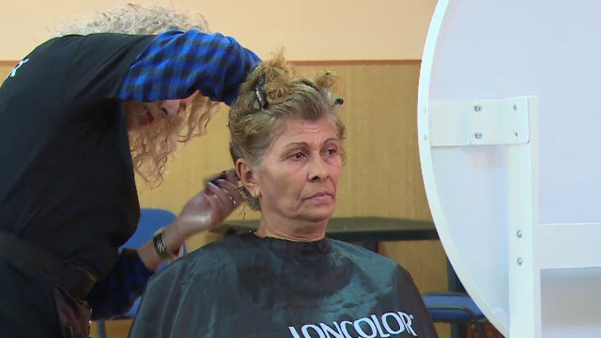 Zeci de femei din județul Galați, răsfățate „la coafor cu psihologul ...