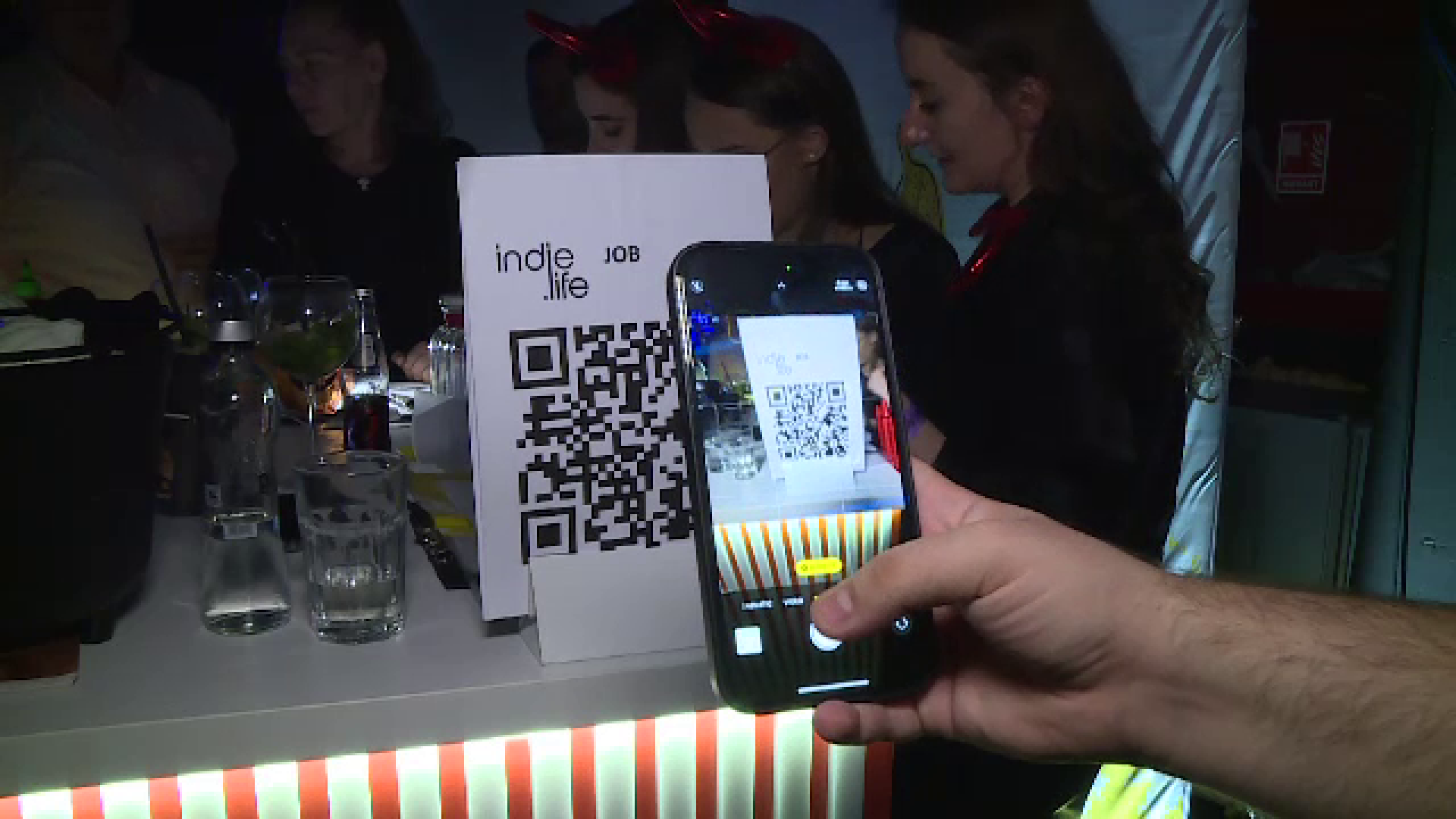 Tinerii aflați la facultate își caută joburi cu program flexibil. Doar ...