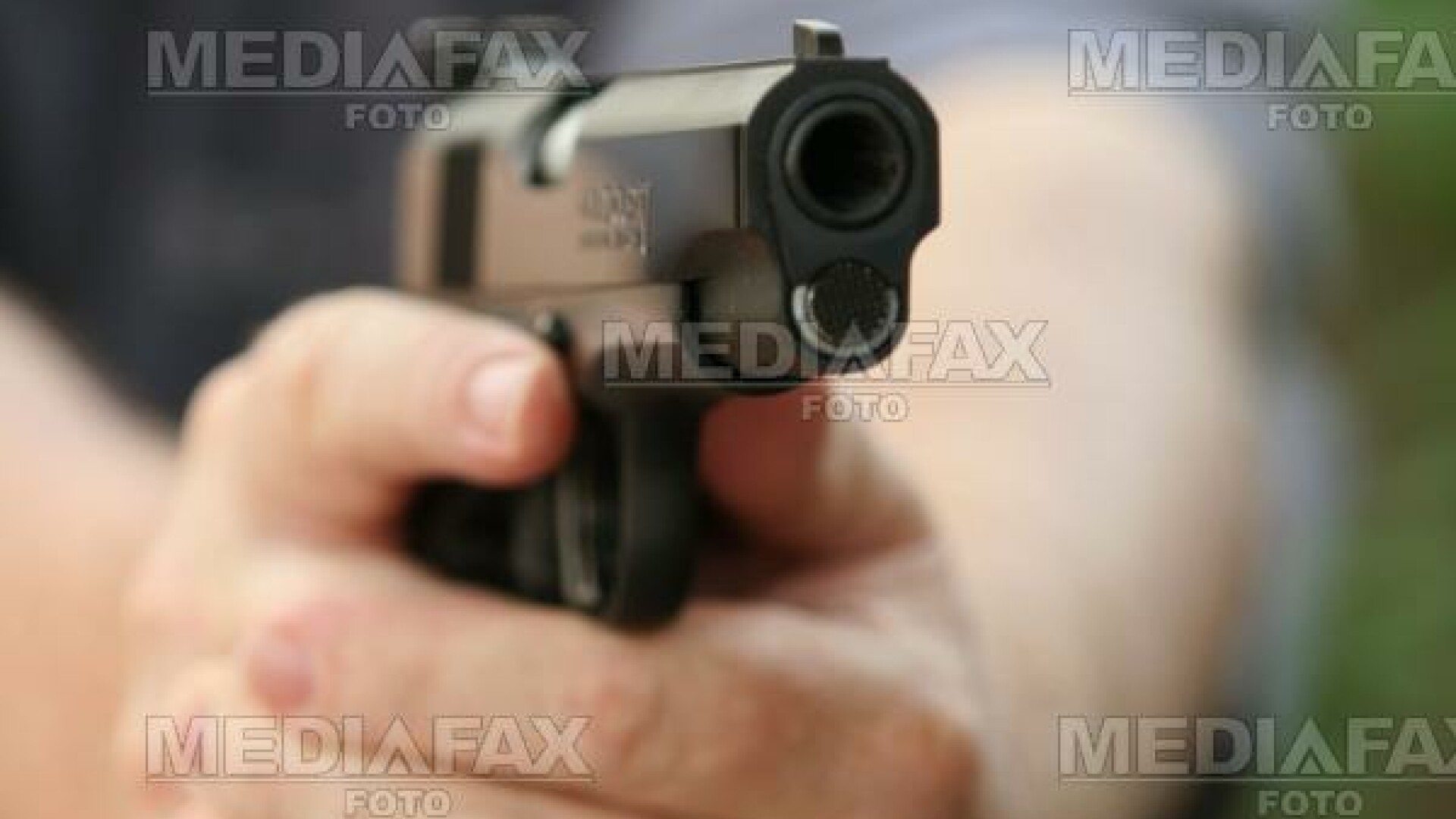 Politist comunitar, batut in fata camerei de filmat! - Știrile ProTV