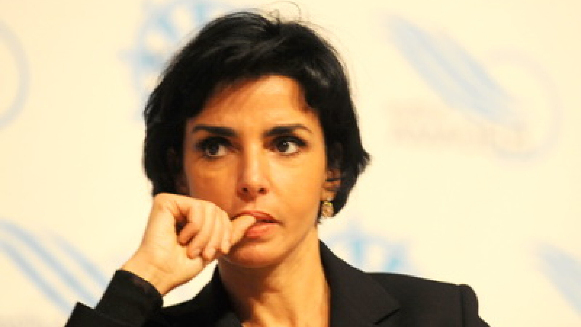 A incurcat inflatia cu felatia! Gafa de eurodeputat - Știrile ProTV