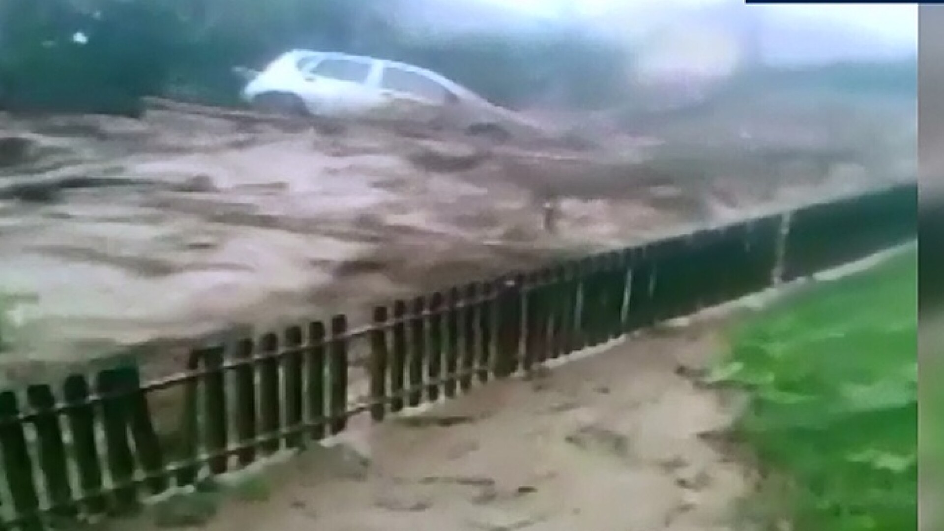 Viiturile care au maturat in ultimele 2 zile sudul si vestul tarii au ...