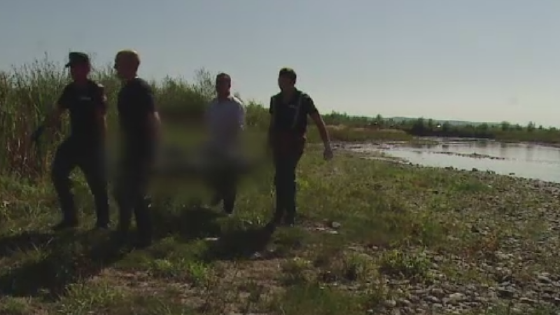 Descoperire macabra in raul Mures. Cadavrul unui barbat in stare de ...