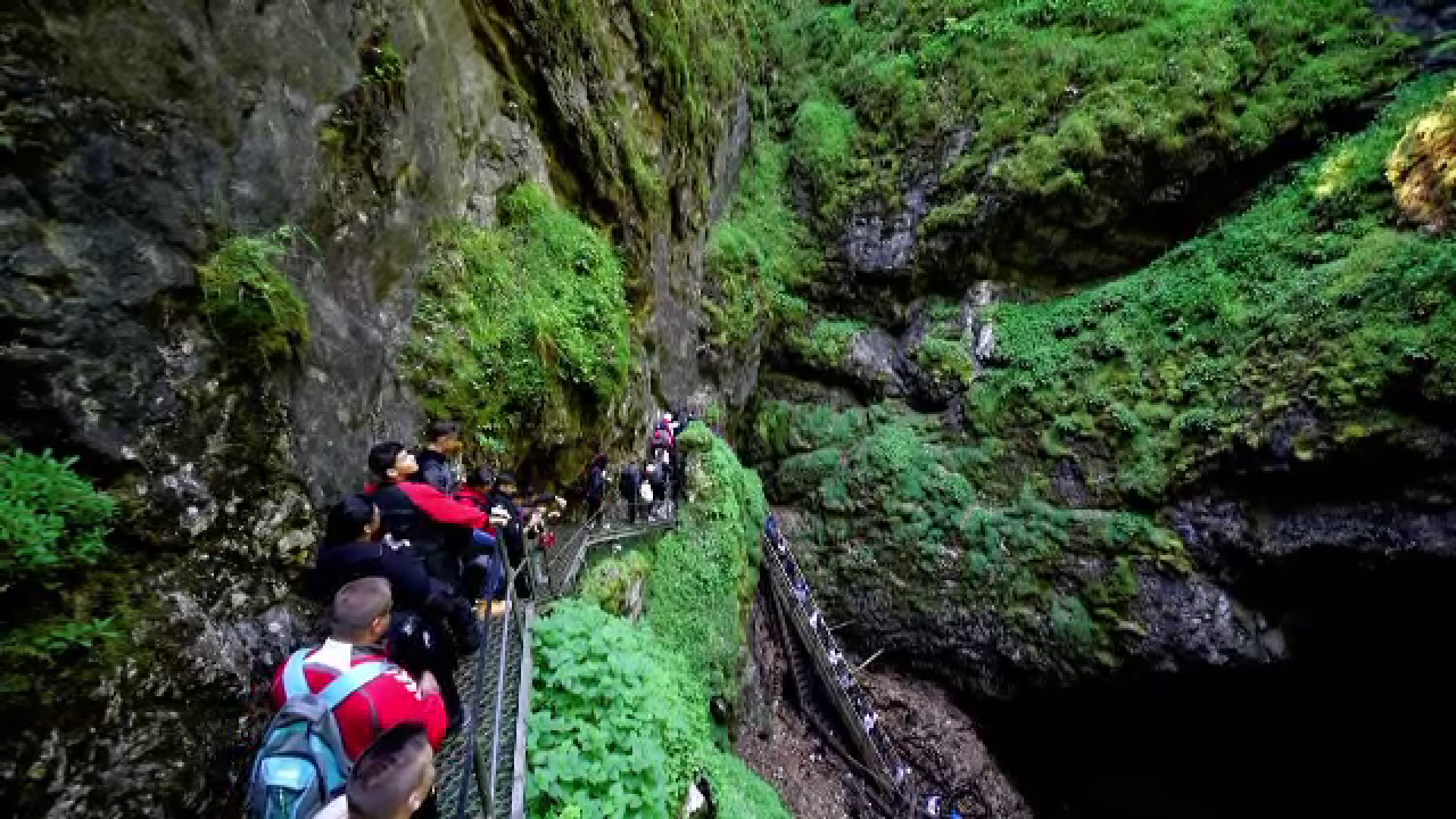 Experienta de neuitat pentru copiii dintr-o tabara din Muntii Apuseni ...