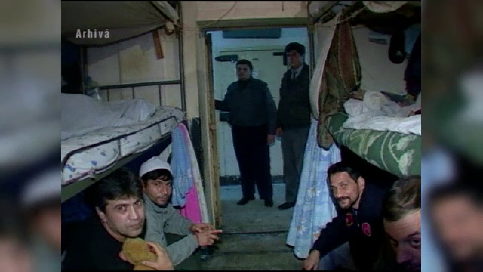 60 de detinuti in celula, intr-o inchisoare din Romania. Autoritatile ...