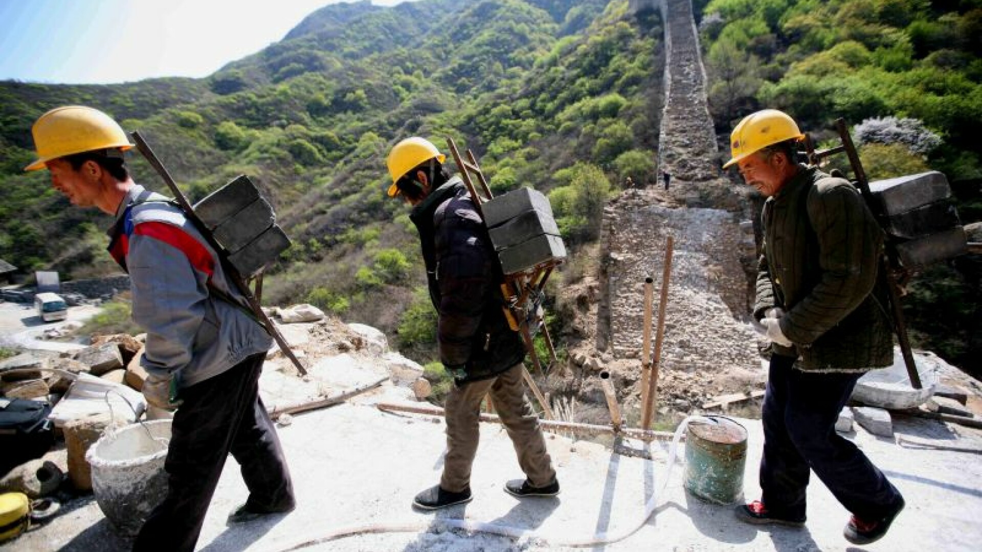 Lucrari de restaurare "Made in China" la Marele Zid. Anumite portiuni ...