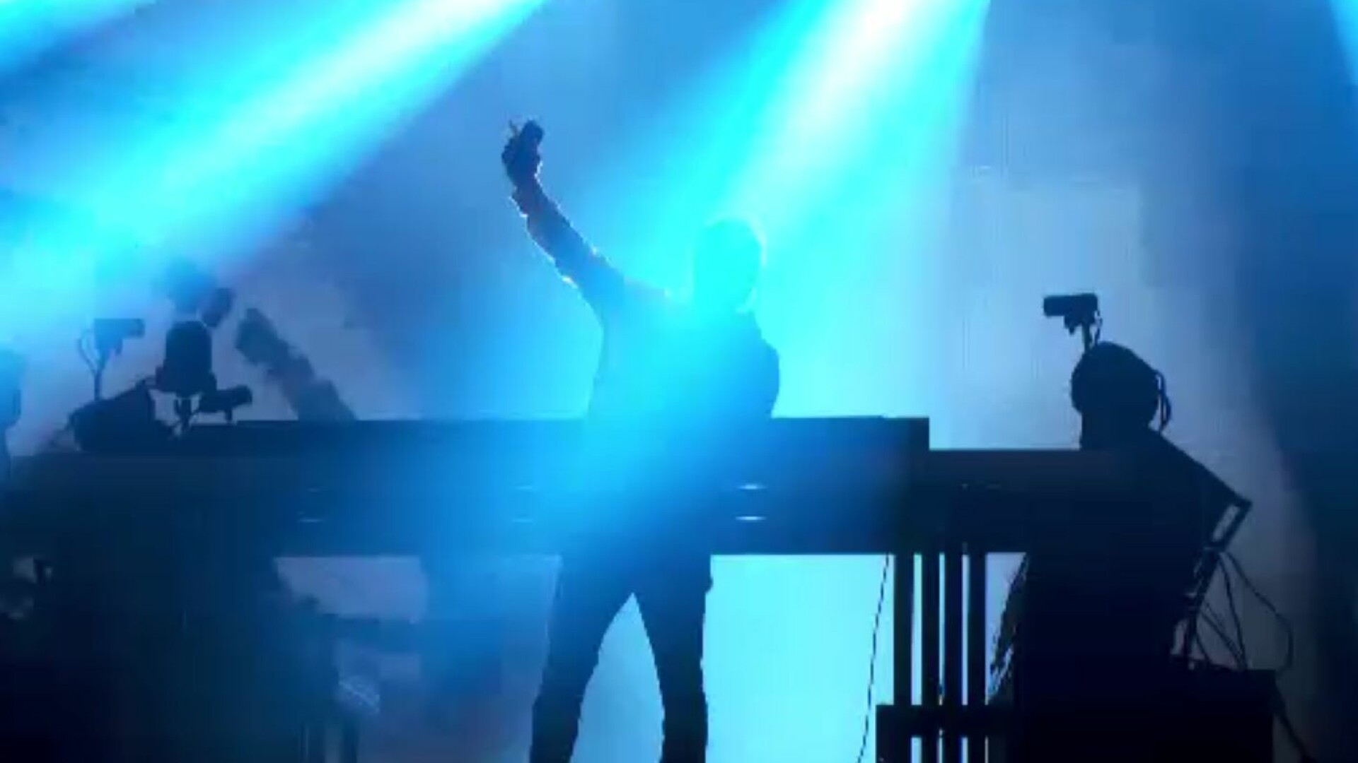 David Guetta a venit mai devreme la Untold. Tinerii au dansat până în ...