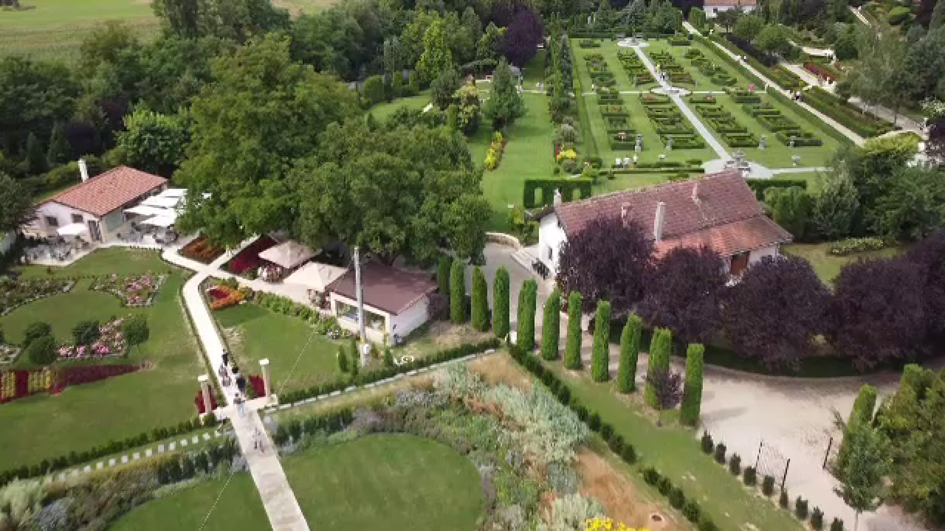 Grădinile spectaculoase ale Transilvaniei. Locul neștiut unde pare că ...