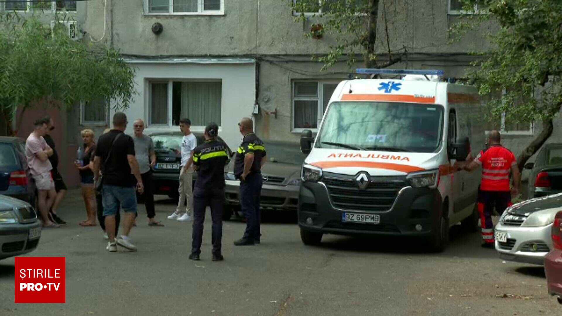 Un copil de 4 ani a căzut de la etajul 4 al unui bloc din Buzău, fiind găsit pe o terasă. Era în ...