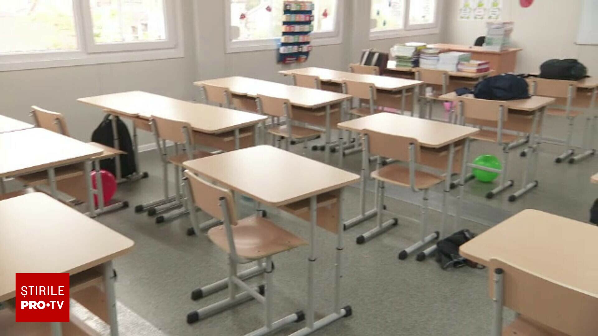 Un cuţit a fost găsit într-o toaletă a unei şcoli din București. Ar fi ...