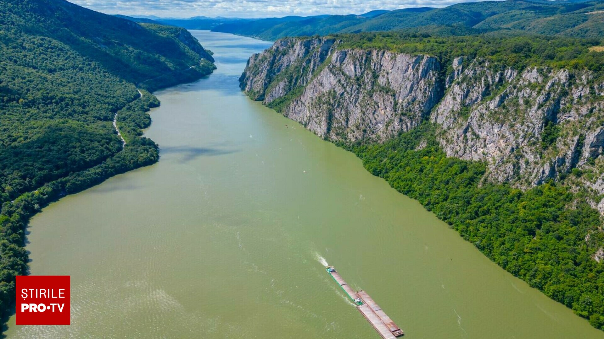 Viitura de pe Dunăre aproape că a intrat în România. Debitul fluviului ...