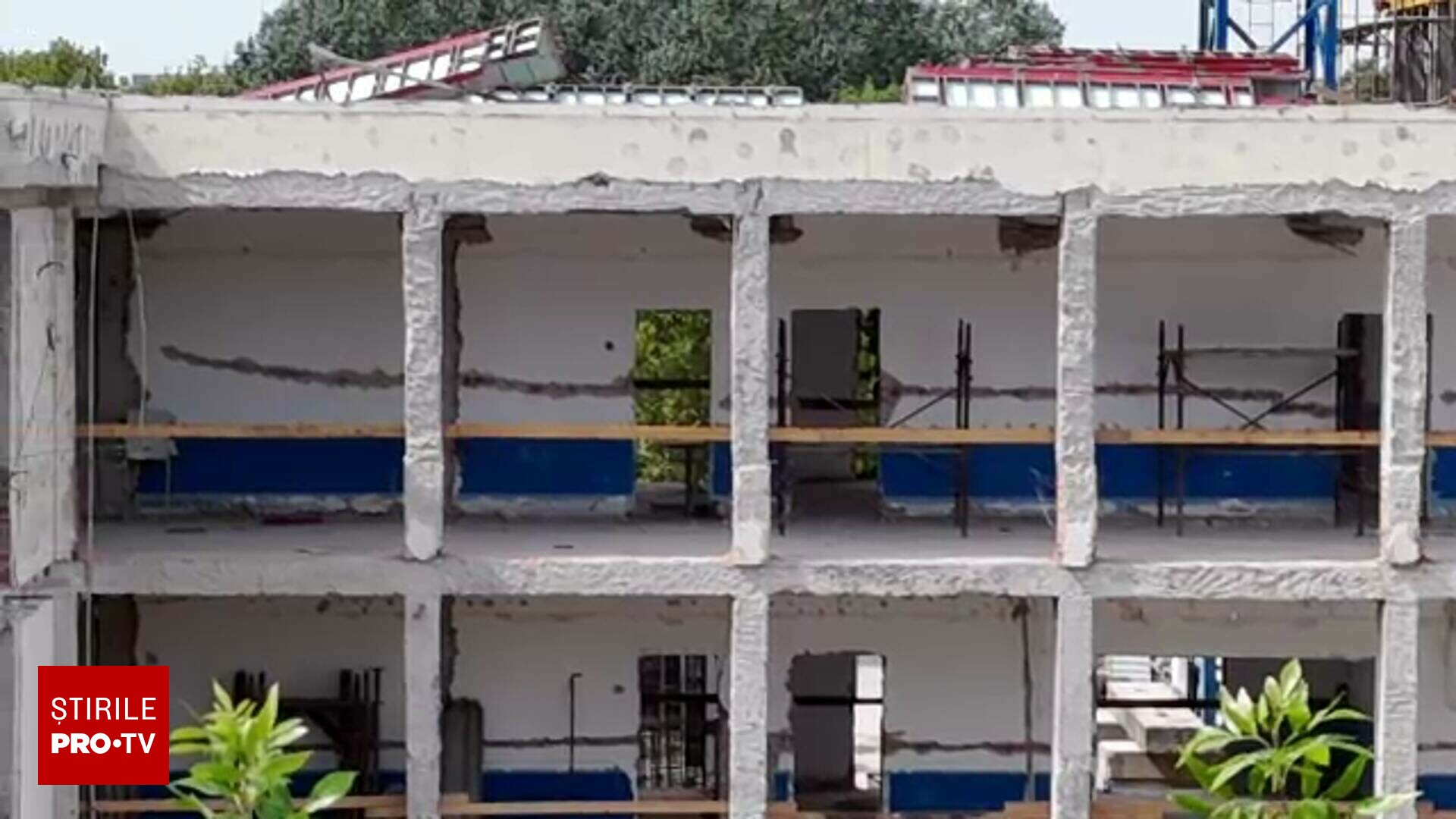 Cea mai mare școală din țară începe anul cu directori demisionari și ...