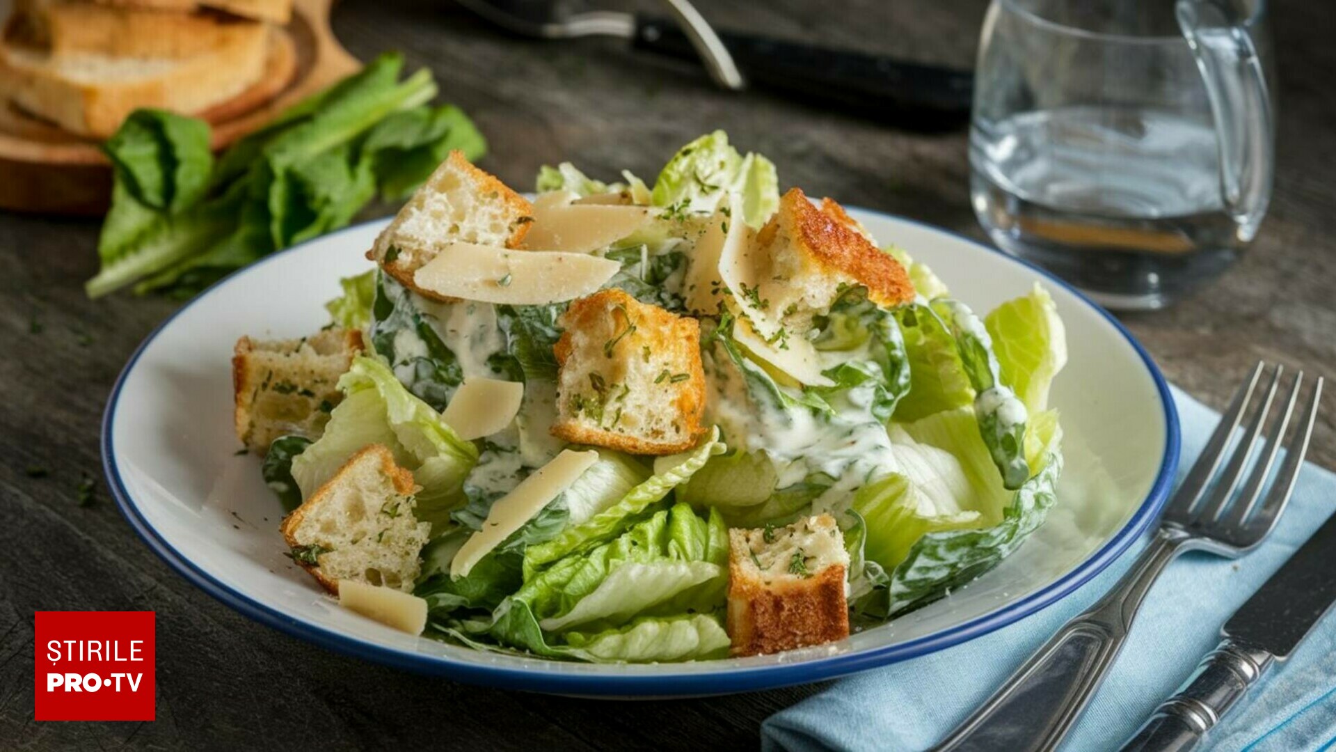 Salata Caesar – rețeta clasică. Secretele pentru gustul perfect obținut acasă - Știrile ProTV
