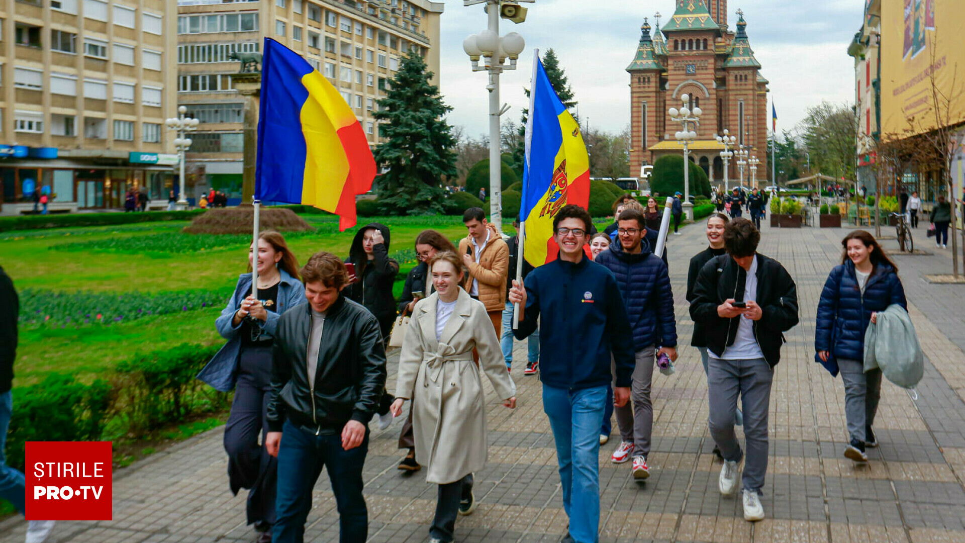 Marș pașnic al studenților moldoveni din Timișoara, în ziua alegerilor din R. Moldova. „Moment ...