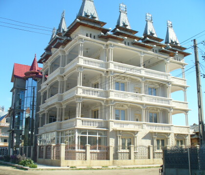 Criza la palatele tiganesti! Cine sa intretina o casa de 500.000 de euro?