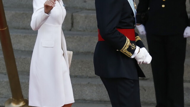 Regele a abdicat. Traiasca Regele! Portretul noului rege al Spaniei ...