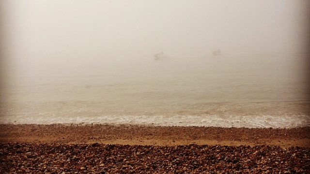 Fenomen spectaculos in Marea Britanie. Ceata s-a format peste mare si a ...