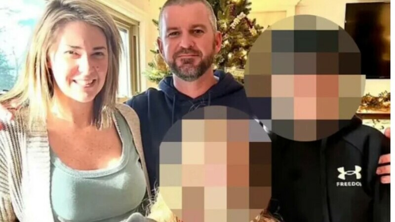 O mamă a batjocorit doi copii gemeni, după ce i-a invitat în casa ei să ...