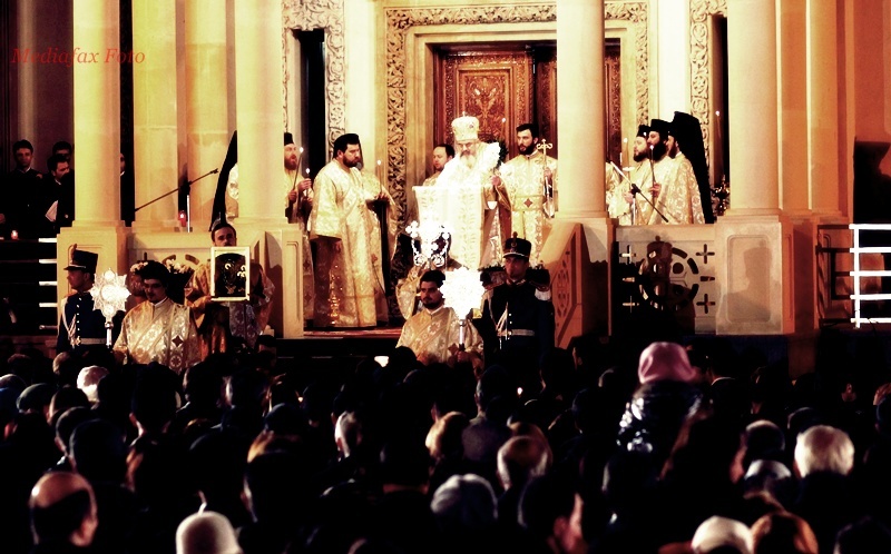 Noaptea Invierii in imagini. GALERIE FOTO de la ortodocsi si catolici ...