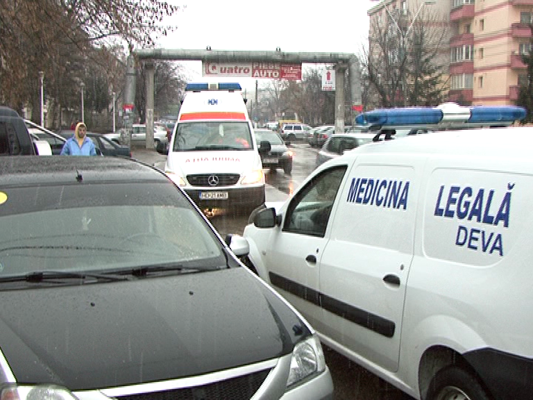 Un politist a fost implicat intr-un accident rutier, la Deva. A izbit o ... Un politist a fost implicat intr-un accident rutier, la Deva. A izbit o ...