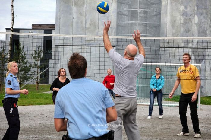 Cum arata un paradis al detinutilor. Imagini impresionante din ...
