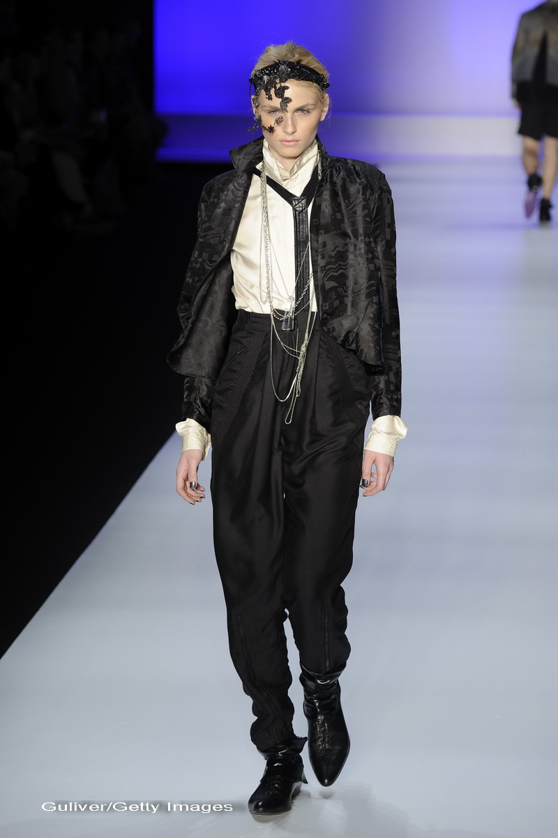 Modelul androgin care a socant lumea modei da un raspuns neasteptat la ...