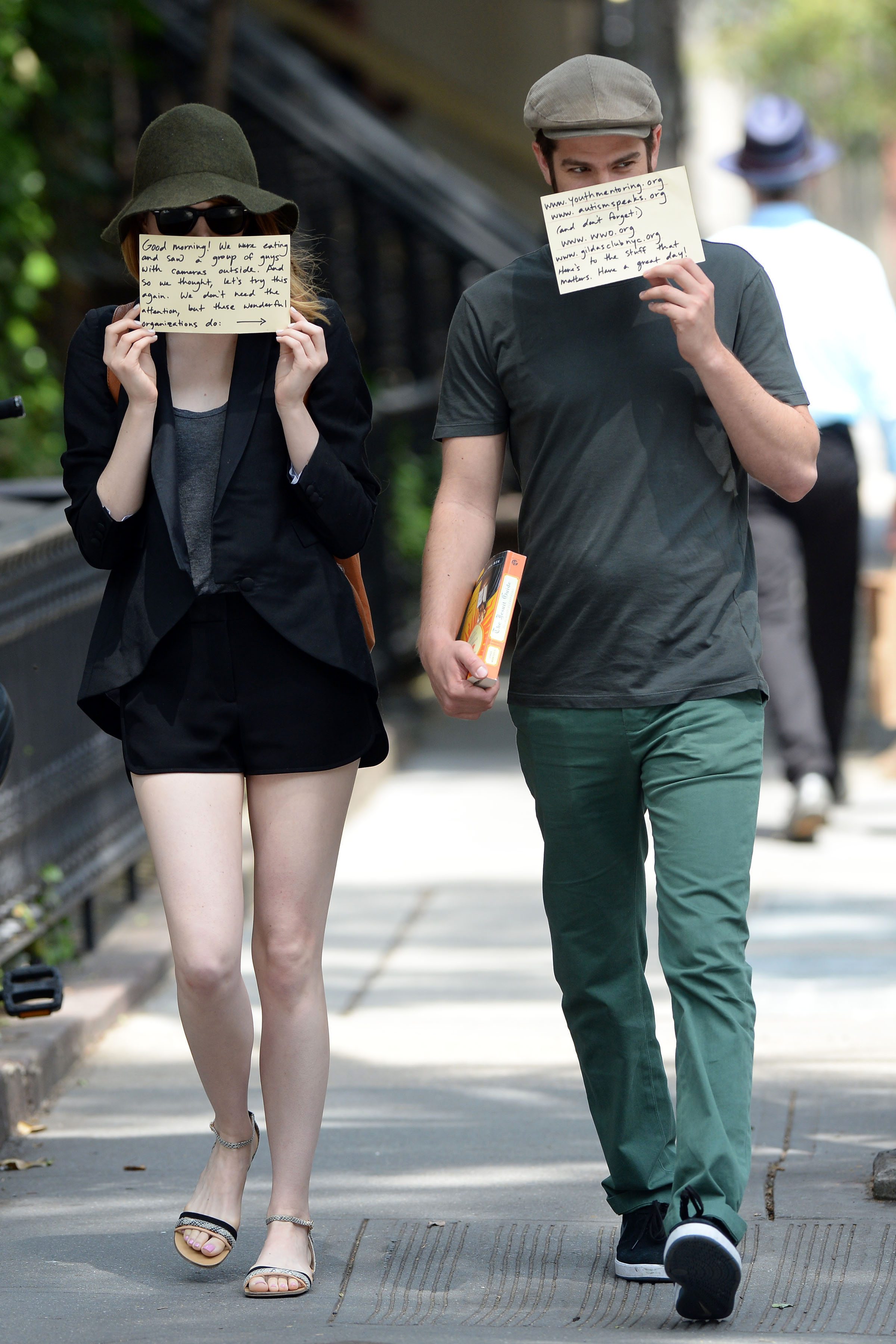 Emma Stone si Andrew Garfield, exasperati de paparazzi. Gestul extrem ...