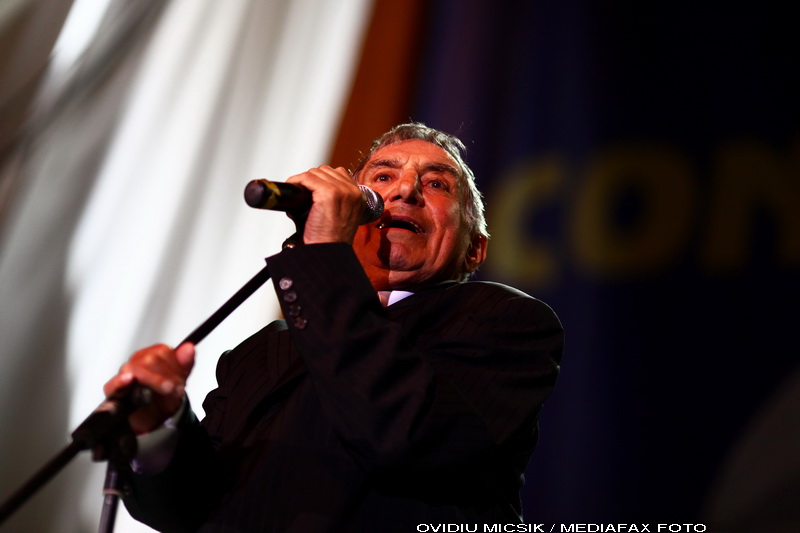 Jean Constantin, condus pe ultimul drum de mii de oameni - Stirileprotv.ro