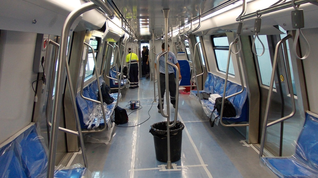 16 trenuri noi cumparate de Metrorex. Primele imagini cu noua garnitura ...